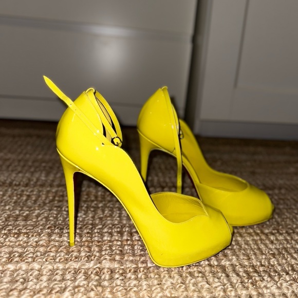 Christian Louboutin | Shoes | Christian Louboutin Round Chick Alta ...